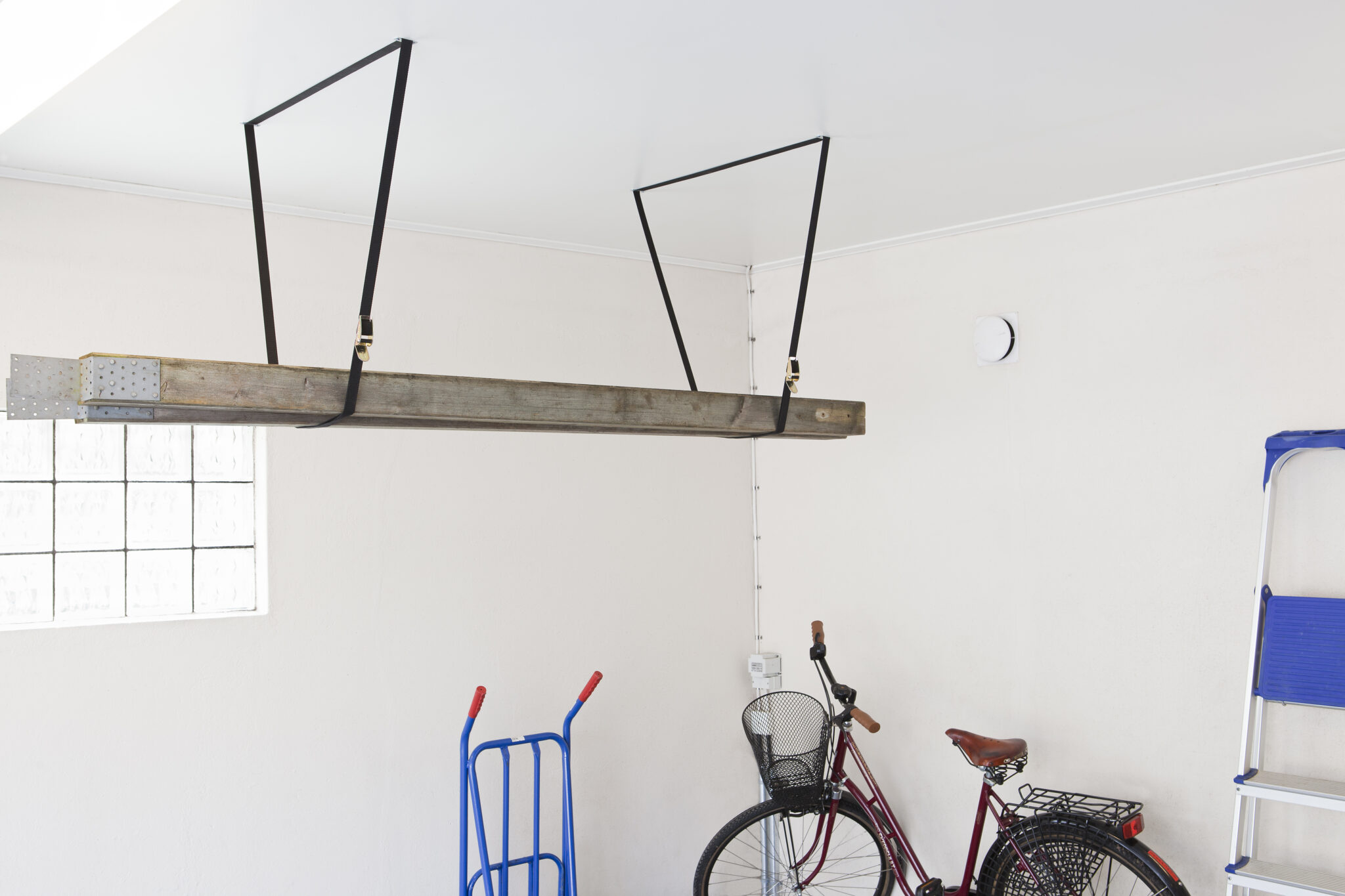 Fasty Boxlift – Smidig förvaring av takboxar, skidor och stegar
